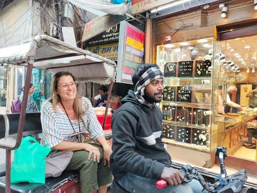 Old & New Delhi Shopping Tour with Female Consultant - A Closer Look at the Experience