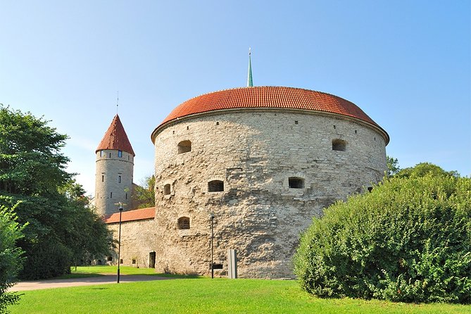 Old Tallinn with Kadriorg & Pirita - Highlights and Noteworthy Details