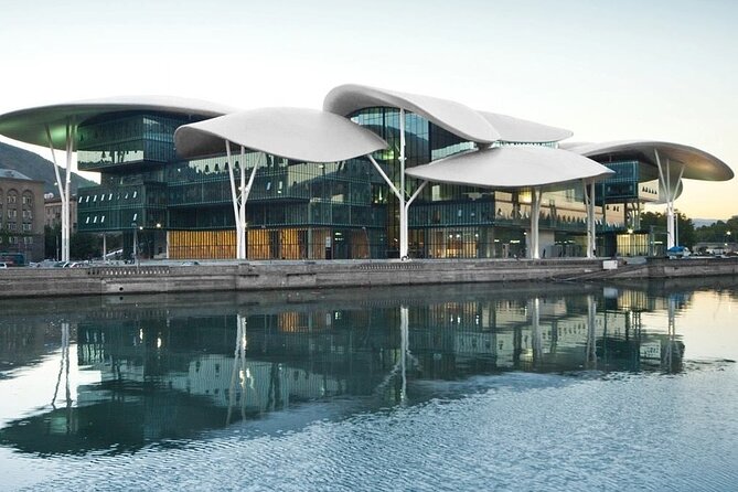 Old tbilisi walking tour & wine tasting - Sharden Street and Georgian Traditions