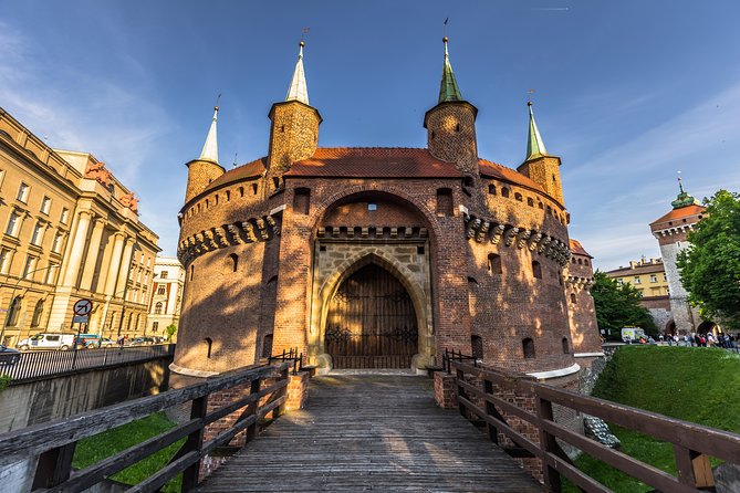 Old Town Krakow & Wawel Castle Walking Tour - Value and Practical Tips