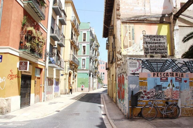 "Old Town" Private Guided Tour on Bike, E-Bike or E-step - Key Points