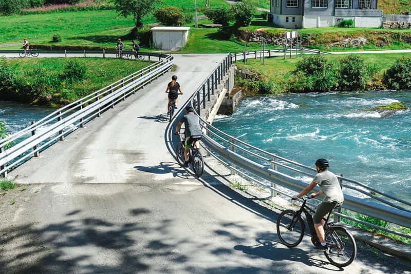 Olden: Guided e-bike tour - The Bikes and Gear