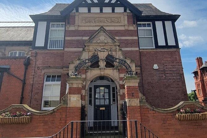 On the Origins of Charles Darwin: A Self-Guided Audio Tour of Shrewsbury - Learning About Darwins Early Life