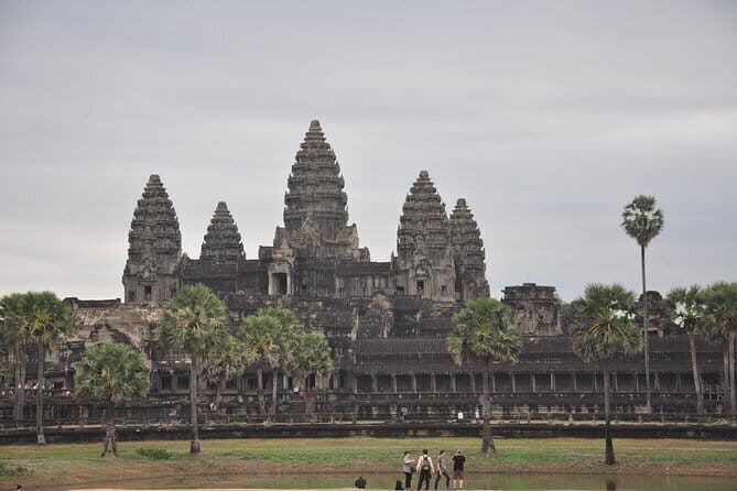 One day Angkor Wat sunrise with Lunch - Starting the Day: The Magical Sunrise at Angkor Wat