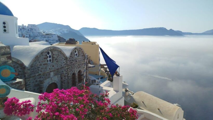 One-Day Escape to Enchanting Santorini - Key Points