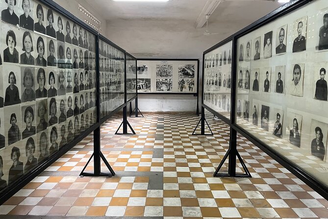 One Day Private Guide Tours History in Phnom Penh Incl. admission - The Sobering History: Choeung Ek and Tuol Sleng