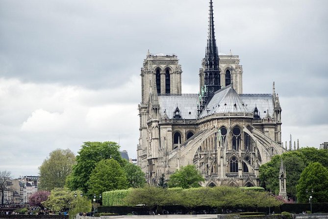 One Day Private Round Tour to Paris From Le Havre Port - Tour Guide Services