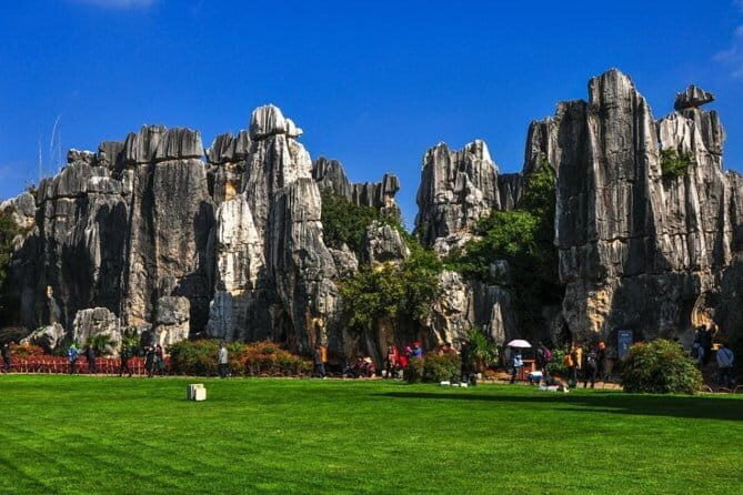 One day Stone Forest and Nuohei Yi Village Tour - Exploring the Itinerary in Detail