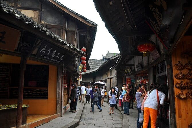 One Day Trip to Chengdu Panda Base and Leshan Buddha Tour - The Experience in Detail