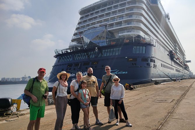 One hour Backwater Tour and tuk tuk tour in kochi with pickup - The Backwaters: Serenity in the Midst of Chaos