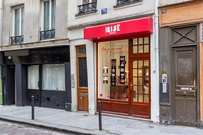 One-hour Private Makeup Class with a Pro Makeup Artist - Practical Tips for Travelers