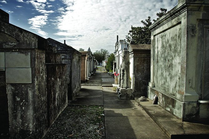One Hour Saint Louis Cemetery Number One Walking Tour - Key Points