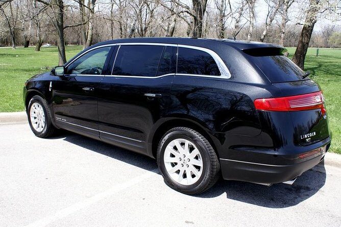 One-Way Private Transfer from Downtown Chicago to ORD by Sedan - A Practical and Comfortable Choice for Chicago Travelers: Private Transfer from Downtown to OHare