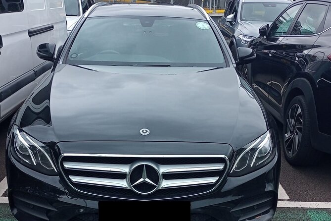 One Way Taxi Transfer From Gatwick Airport to London - Vehicle Options and Amenities