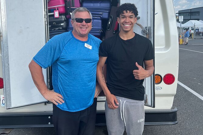 One-Way Transfer: SeaTac Airport Hotels to Seattle Piers 66 & 91 - Service Features and Amenities