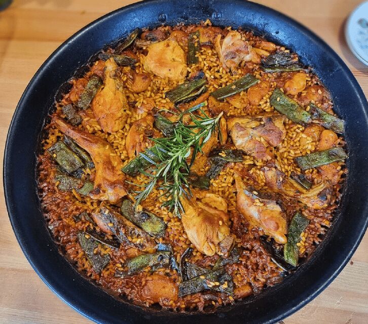 OnlyForYou, Paella Session at a Michelin-trained Chefs Home - A Closer Look at the Experience