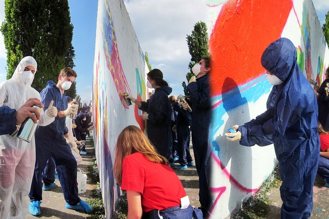 Open graffiti workshop in the Mauerpark in Berlin - How the Day Unfolds