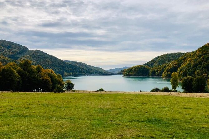 Original Carpathian Village Experience and Sinaia in One Day Tour - Visiting Peles Castle