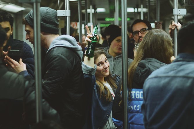 Original Pub Crawl Berlin - Navigating the Meeting Point and Tour Start