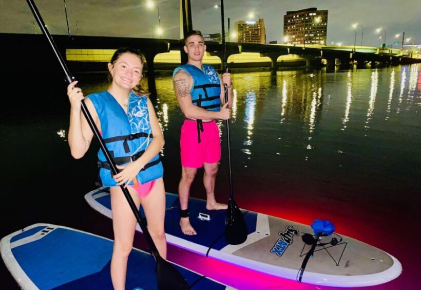 Orlando: Date Night LED Night Glow Tour with Sparkling Wine - An Experience that Combines Calm, Light, and Water