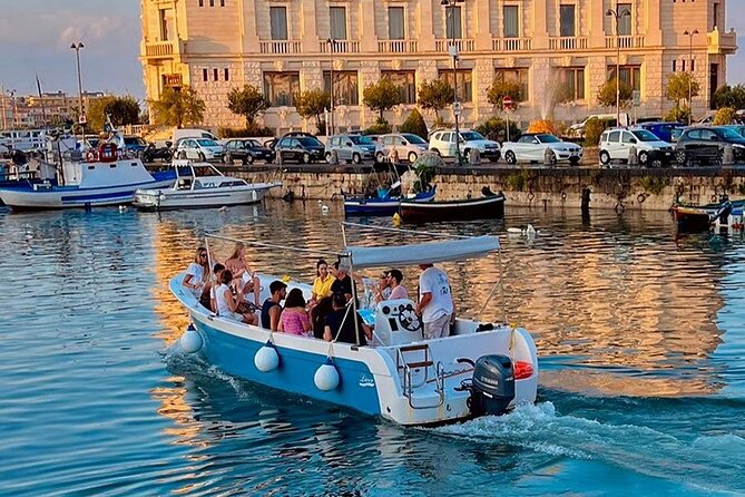 Ortigia Island and Sea Caves Boat Tour with Prosecco - Key Points