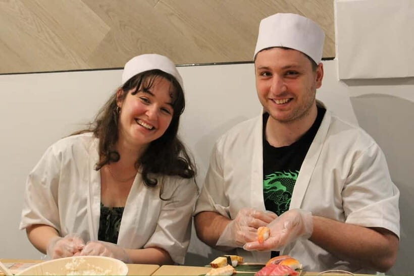 Osaka Dotonbori: Vegan/Vegetarian Sushi Making Experience - The Cosplay and Photo Sessions