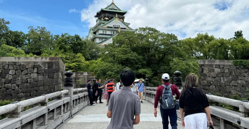 Osaka: Explore Every Bit of Osaka Castle in 3 Hours - Exploring the Castle Park