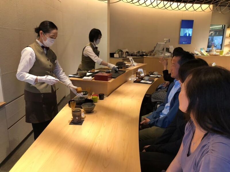 Osaka Kurmoun Market:A Friendly Food Journey Through Culture - Navigating the Tour With a Local Guide