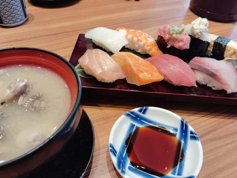 Osaka: Kuromon Market 1.5-Hour Seafood & Street Food Tour - The Itinerary: A Closer Look