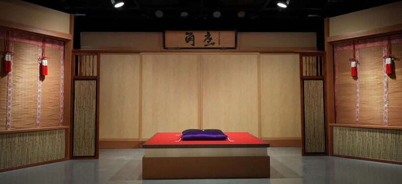 Osaka: Rakugo Comedy Show with Multilingual Subtitles - Authenticity and Audience Experience