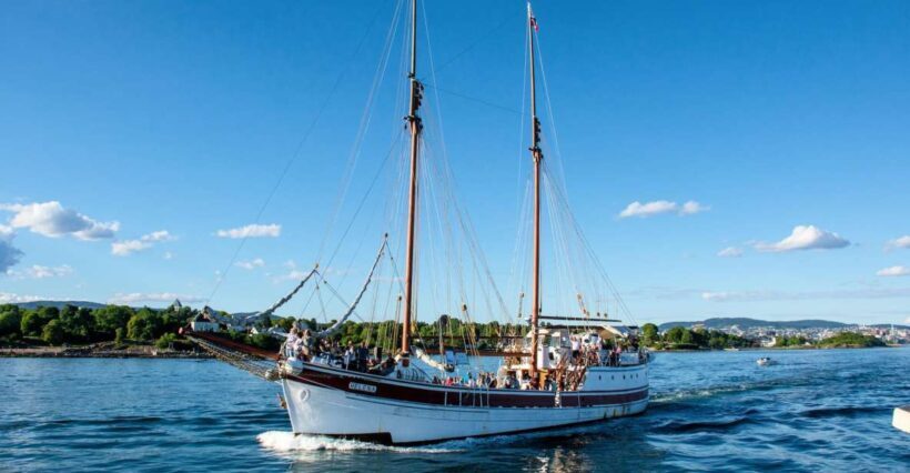 Oslo: Best of Oslo Walking Tour & Fjords Sightseeing Cruise - Key Points