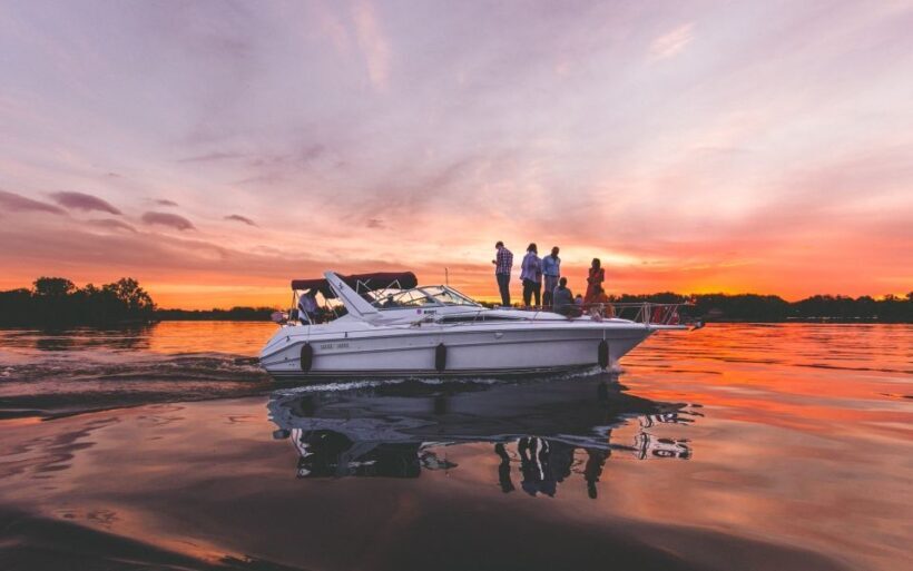 Ottawa: Downtown Yacht Cruise - Wed-Sun @ 6PM - 75 Minutes - An Elegant Way to Experience Ottawa at Sunset
