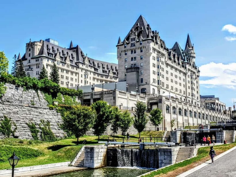 Ottawa: Guided Walking Tour in Japanese - Key Points