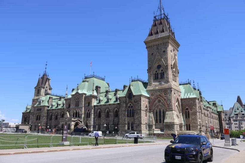 Ottawa: Private Guided City Tour from Montreal - A Thorough Look at the Tour Experience