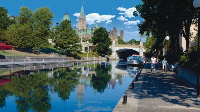 Ottawa: Private Guided City Tour from Montreal - Analyzing the Value