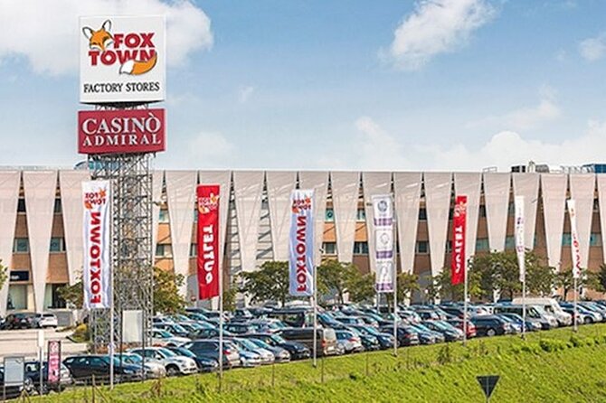 Outlet Serravalle o FoxTown Con Autista Privato Da Milano - The Shopping Experience