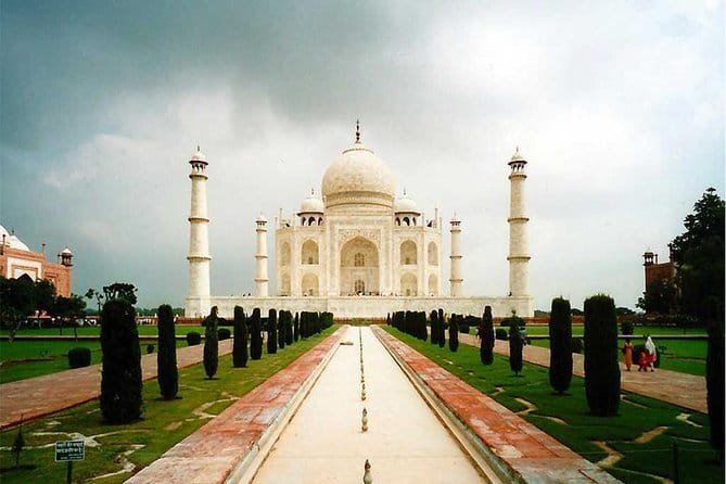 Overnight Agra Tour From Ahmedabad with Return Flights - FAQ
