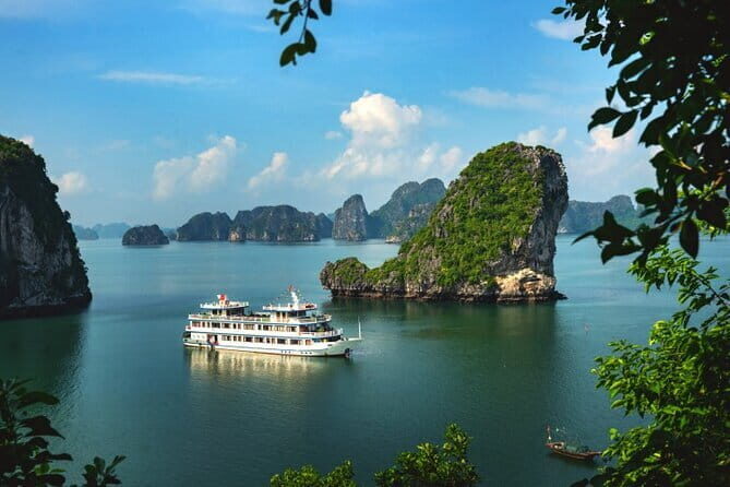 Overnight Bai Tu Long Bay Cruise , The Bay less traveled - Key Points