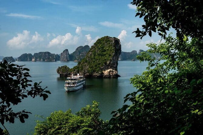 Overnight Bai Tu Long Bay Cruise , The Bay less traveled - Itinerary Breakdown