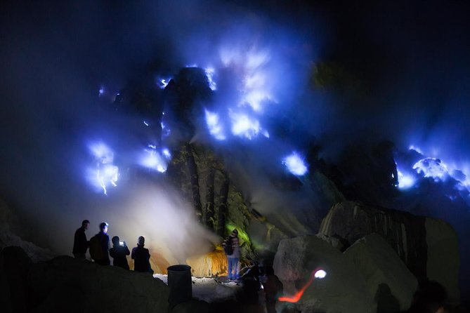 Overnight Mount Ijen Blue Fire Trek Tour From Bali (Private-All Inclusive) - The Main Event: Climbing to Witness Ijen’s Blue Flames