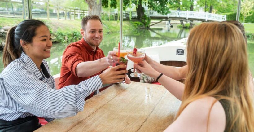 Oxford: Evening Sightseeing River Cruise with a Cocktail - Who Should Consider This Tour?
