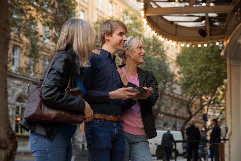 Oxford: Express Walk with a Local in 60 minutes - Key Points