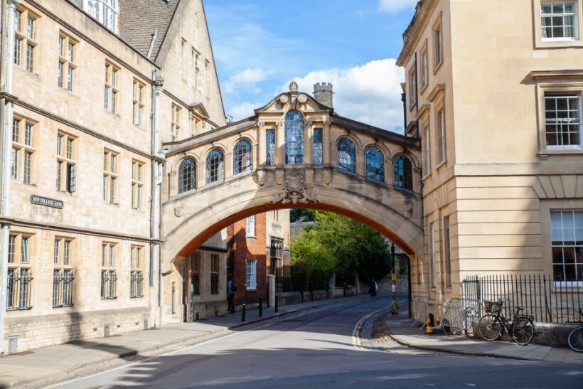 Oxford: Private Walking Tour with University Alumni Guide - Insights from Reviews: What Past Travelers Say