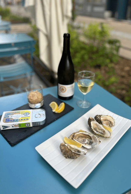 Oyster and white wine tasting in the heart of Montmartre - Who Will Love This Experience?
