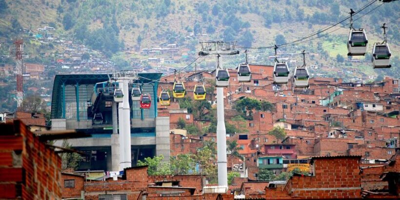 pablo, comuna 13 & cable car express tour - Key Points