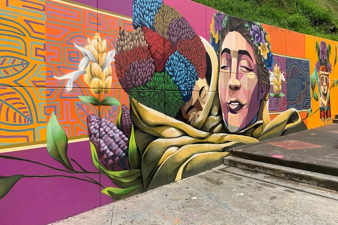 Pablo Escobar + Comuna13 Tour - Bridging Language Barriers for an Immersive Experience