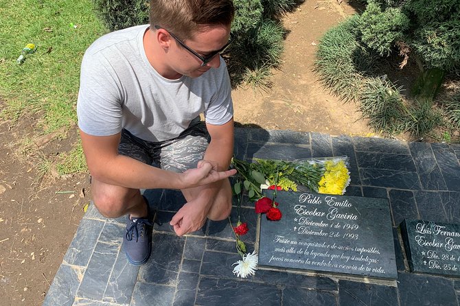 Pablo Escobar + Comuna13 Tour - Stress-Free Transportation and Accessibility