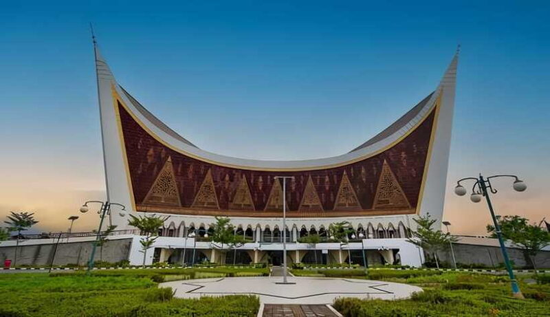 Padang : Amazing City Tour Padang with Lunch - Who Should Consider This Tour?