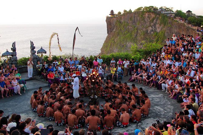 Padang-padang Beach and Kecak Firedance at Uluwatu Temple - The Food: A Seafood Feast