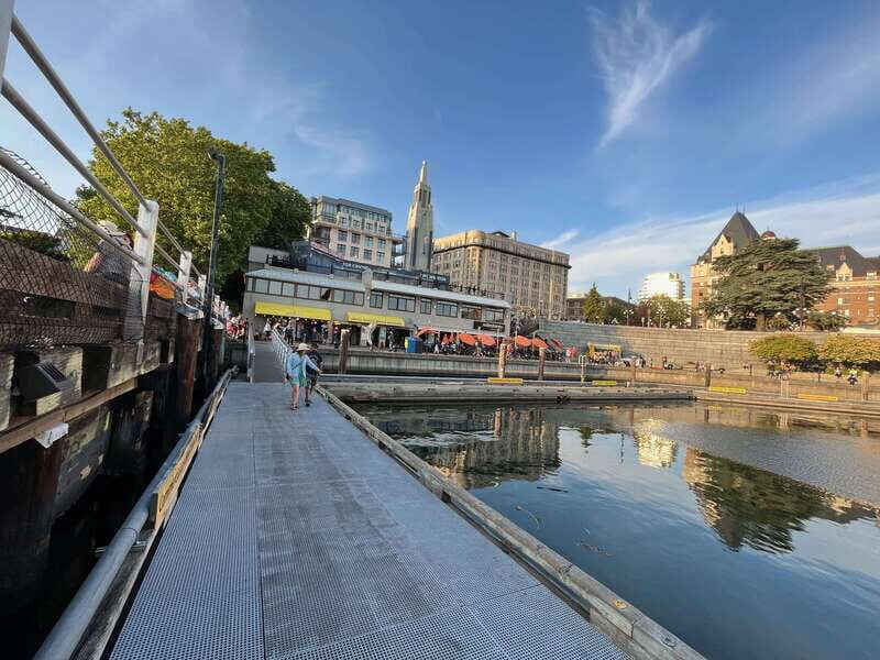 Paddle the heart of downtown Victoria - Key Points